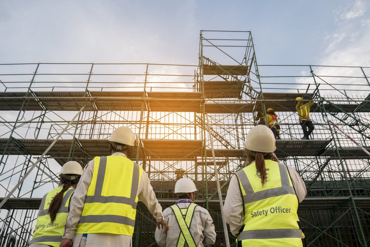How to Become a Construction Inspector: Skills & Training in 2024