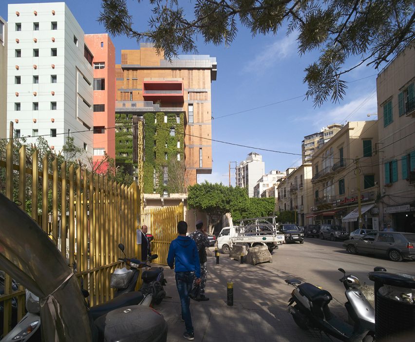 Tree-Covered Buildings: Design, Examples, Benefits & Challenges