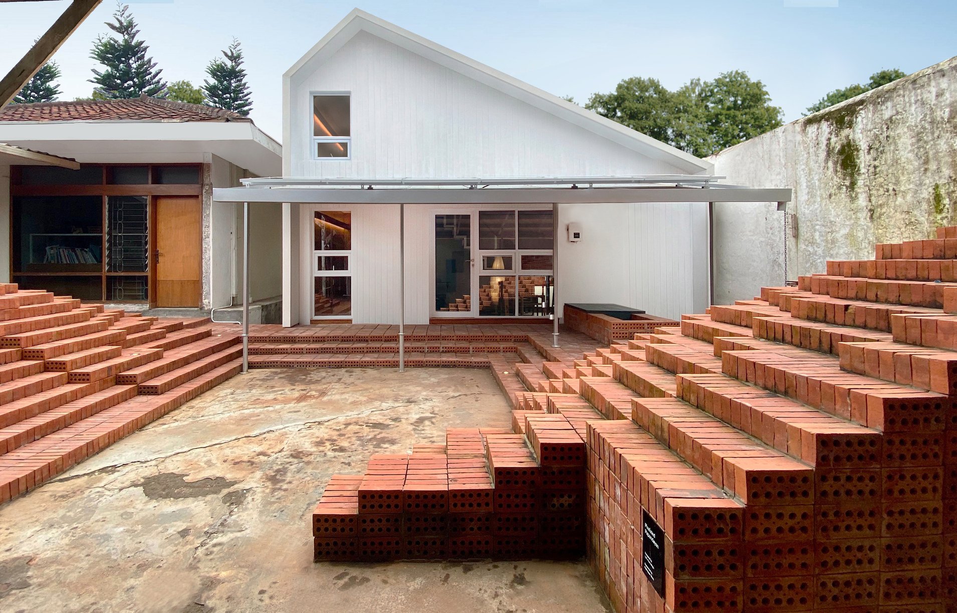 Top 10 Examples of Modular & Prefabricated Homes 2025